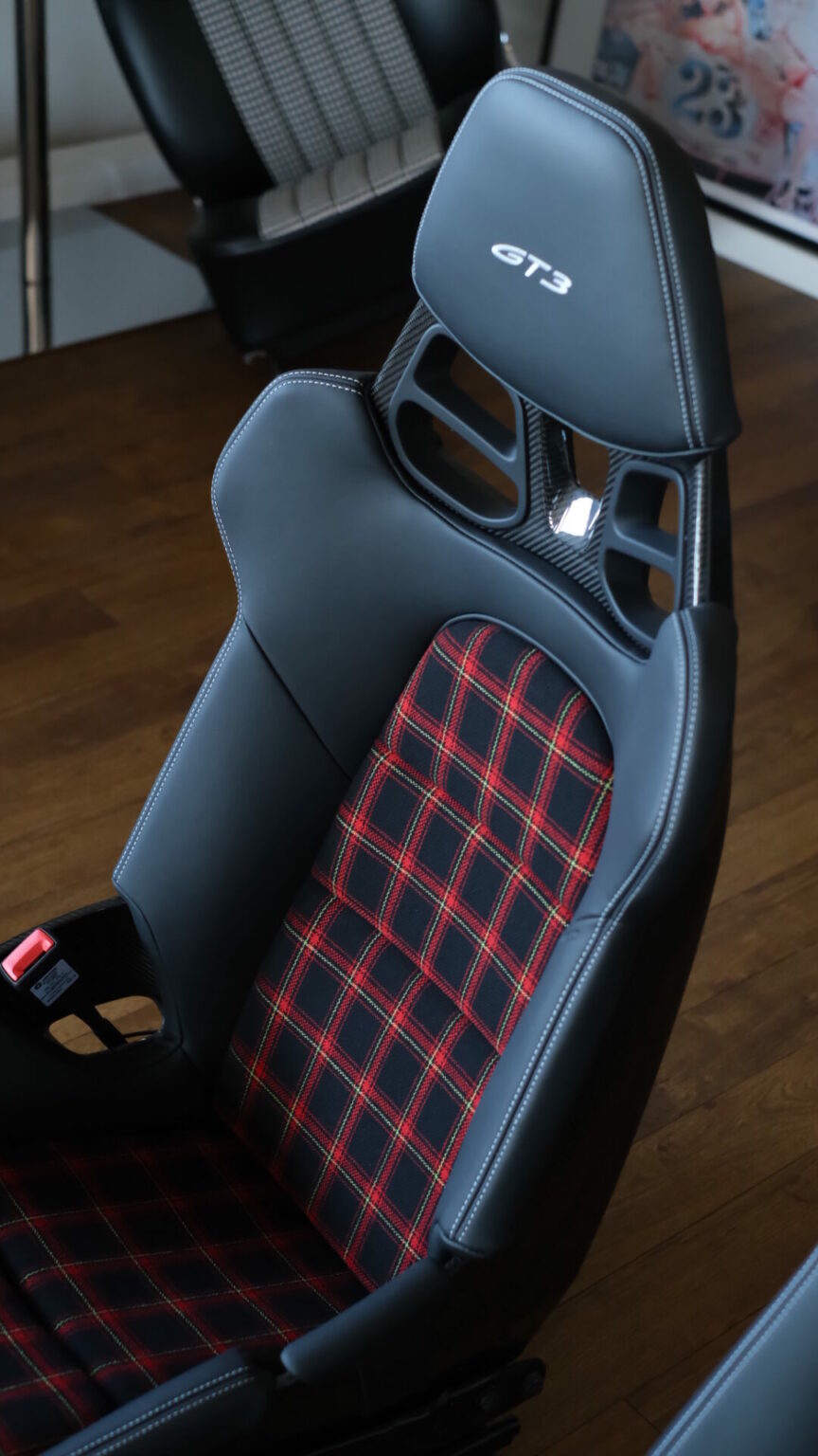 Custom seat inserts LWB 918 carbon buckets - Justin Placek