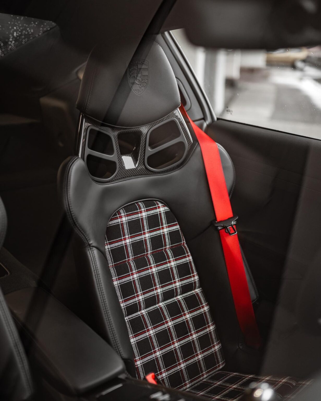 Custom seat inserts LWB 918 carbon buckets - Justin Placek