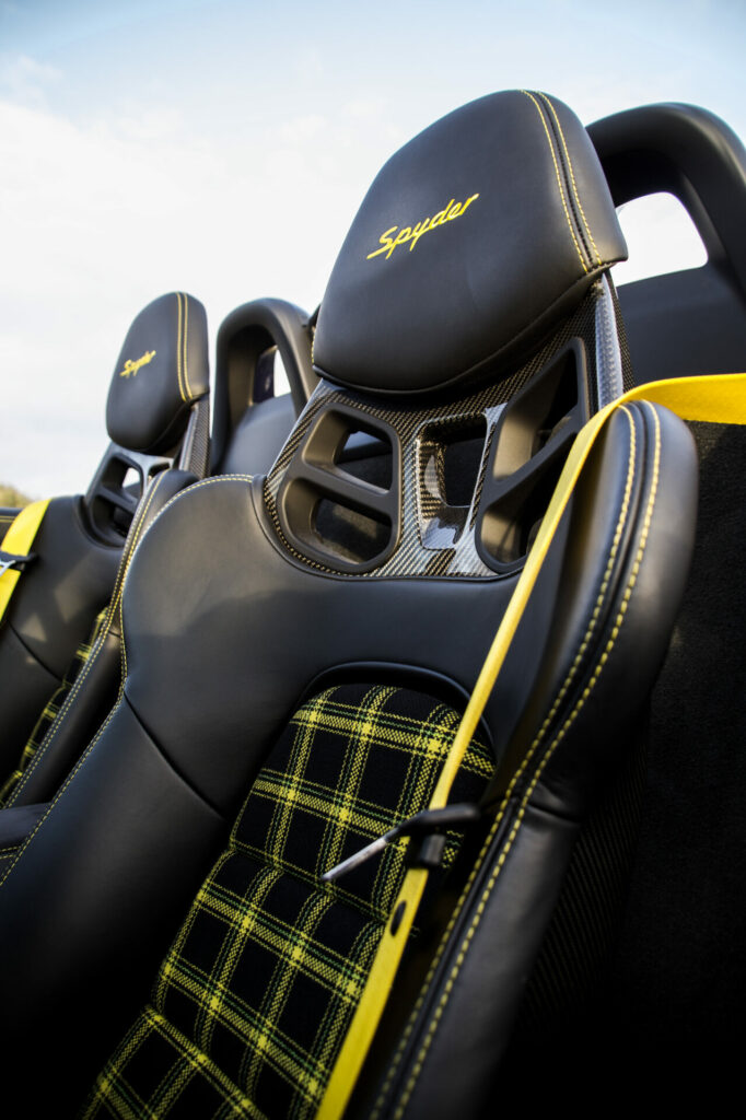 Custom seat inserts LWB 918 carbon buckets - Justin Placek