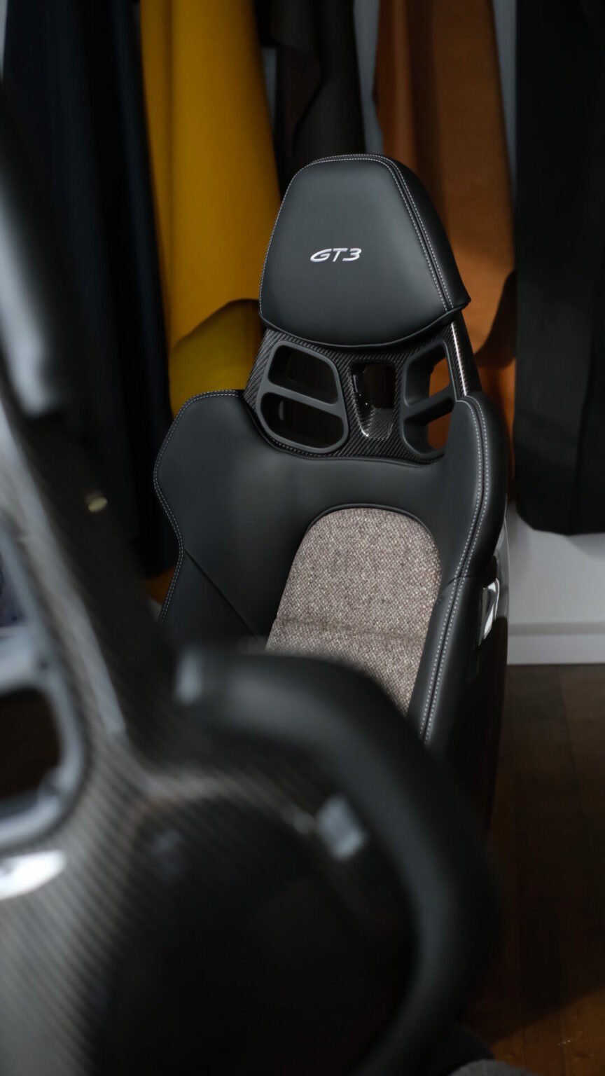 Custom seat inserts LWB 918 carbon buckets - Justin Placek
