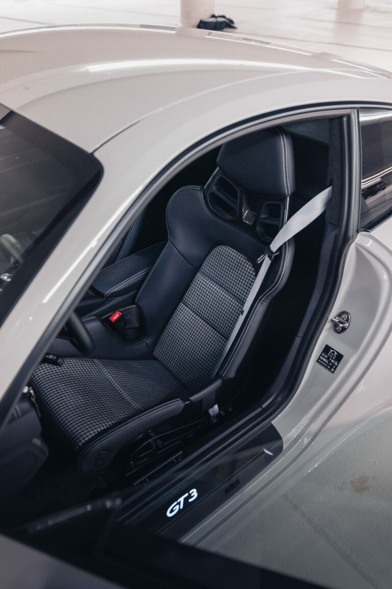 Custom seat inserts LWB 918 carbon buckets - Justin Placek
