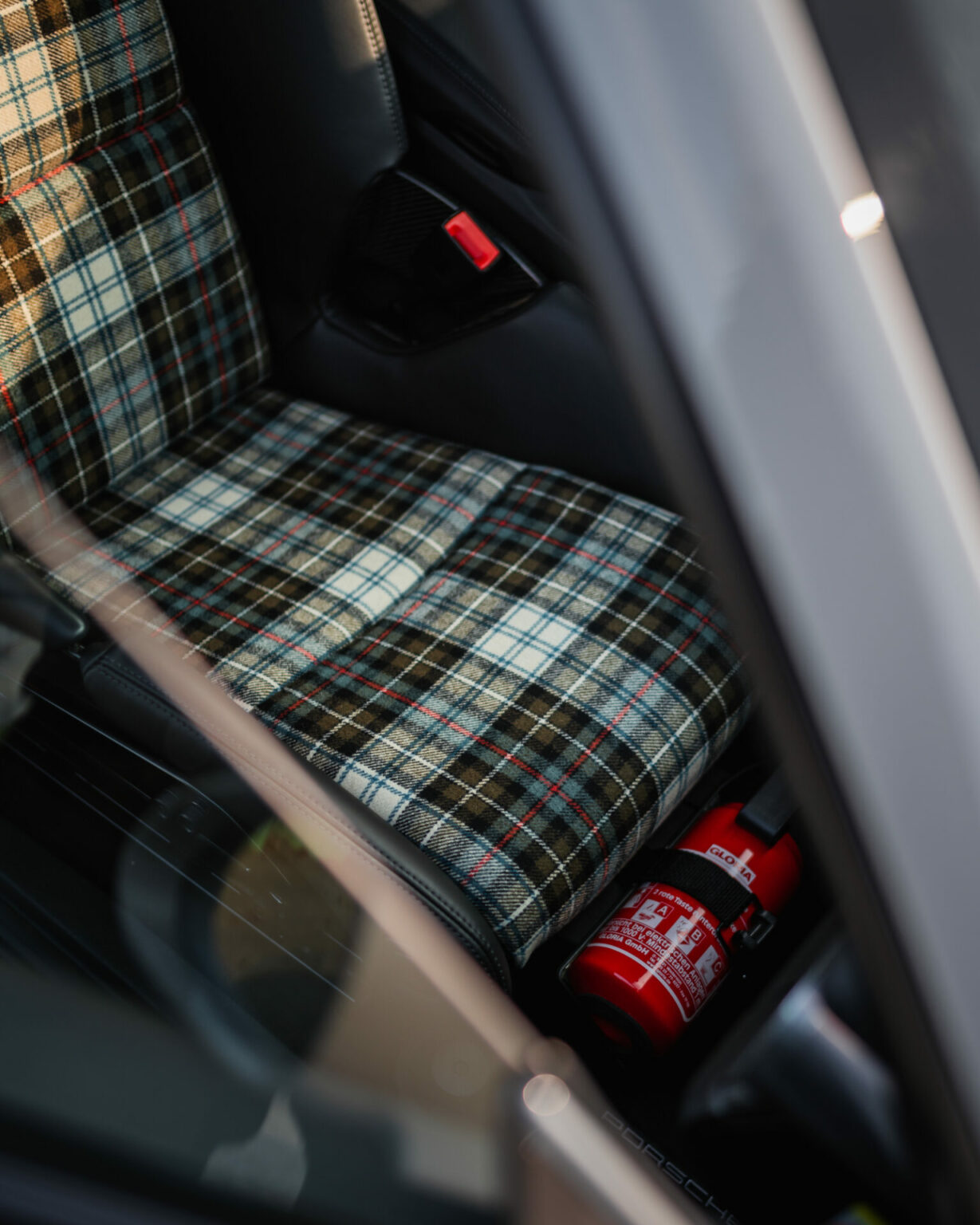 Custom seat inserts LWB 918 carbon buckets - Justin Placek